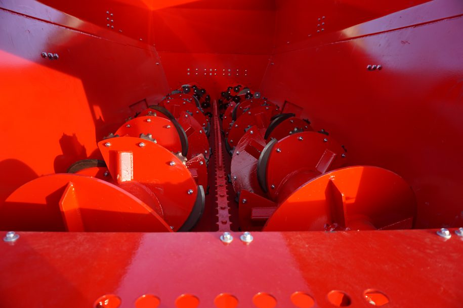 Poziome wozy paszowe - paszowozy INTERMIX - MasterAgro.eu